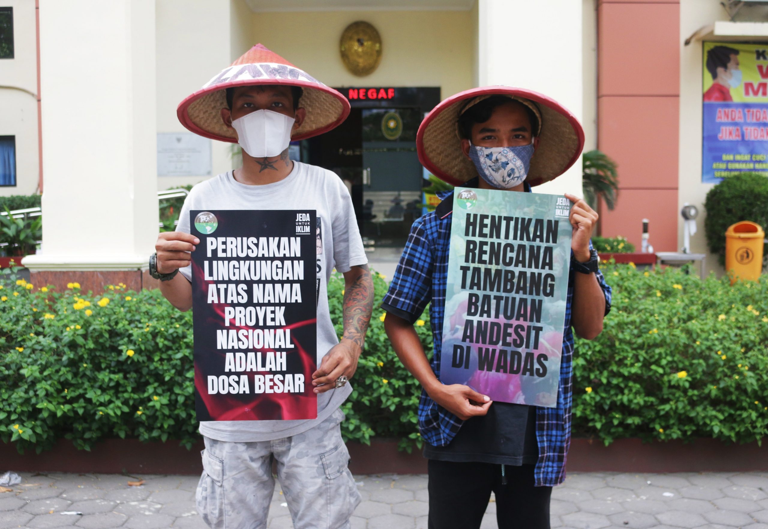 Aksi Warga Wadas di Sidang Gugatan terhadap Ganjar Pranowo | Balairungpress Aksi Warga Wadas di Sidang Gugatan terhadap Ganjar Pranowo | Balairungpress